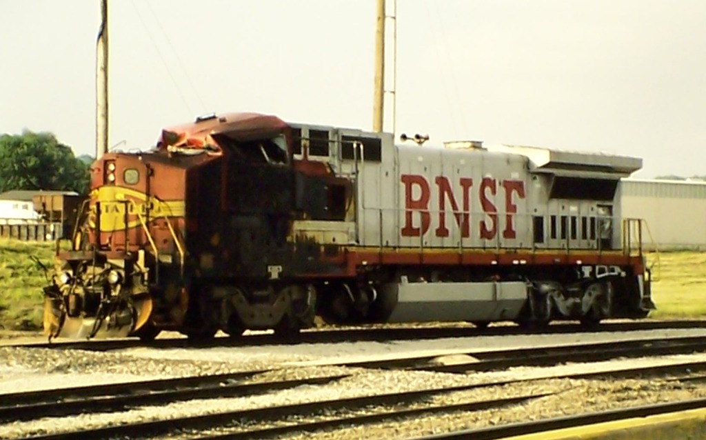 BNSF 519 AFTER WRECK IN NIOTA IL.